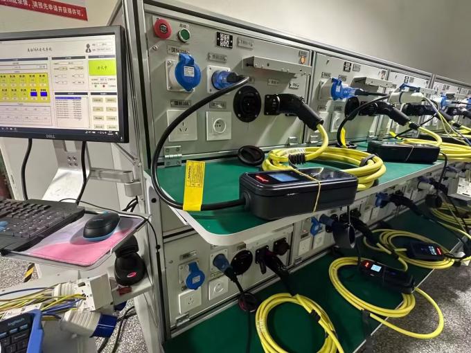 Energy Electric Vehicle Charging Gun 16A/32A Portable EV Charger On-Board